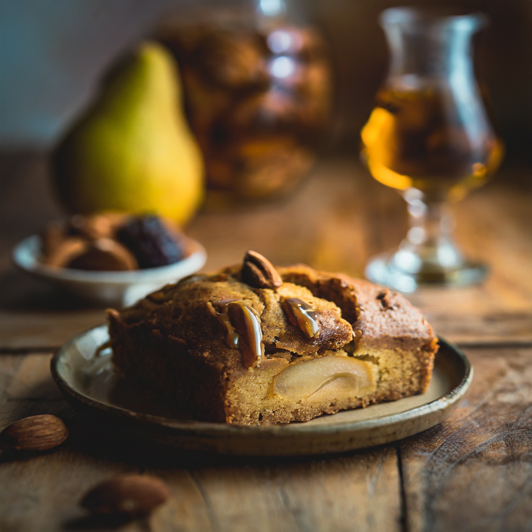 Recette de Cake aux poires & aux dattes à la liqueur d'amande